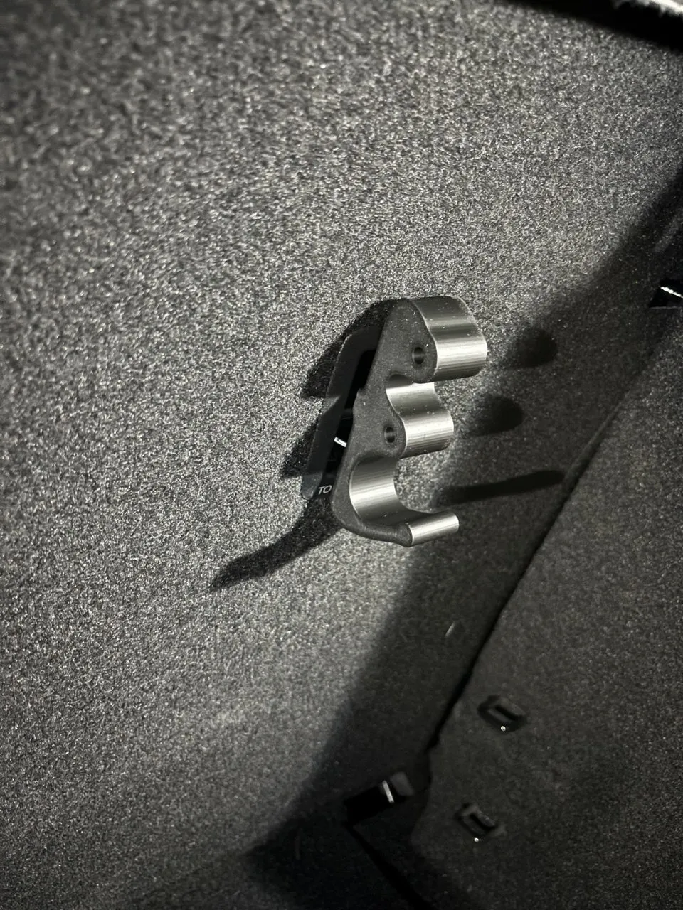 Isofix hook with hole for paracord storage by Sharlihe MakerWorld ...