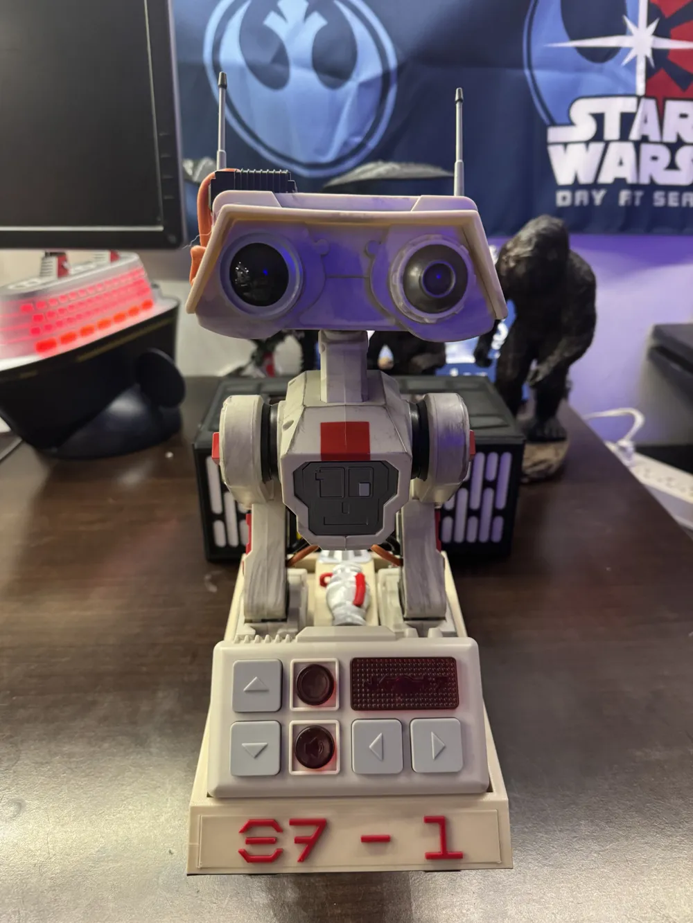 BD-1 Droid Stand - Free 3D Print Model - MakerWorld