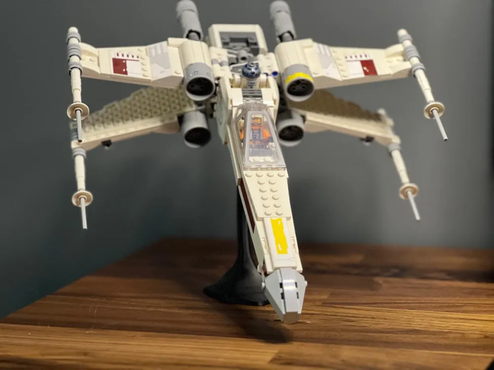 Brick Ship Display stand Starwars by Beeverdan MakerWorld: Download ...