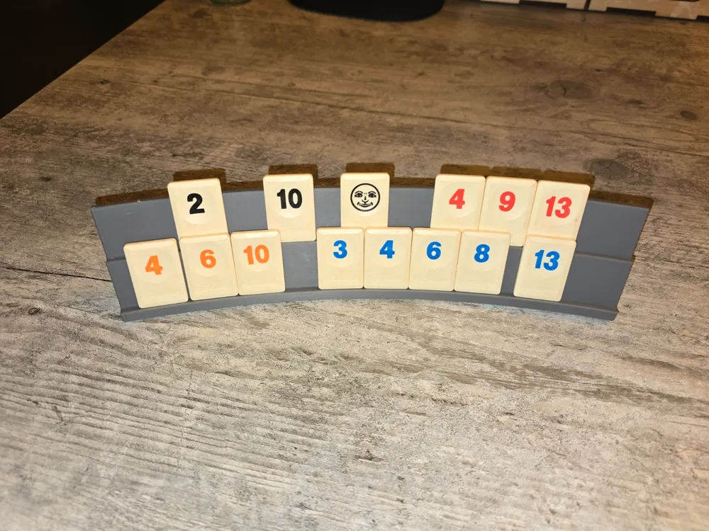 Curved Rummikub stand/holder By KoBuCRAFTS! by KoBuCRAFTS - MakerWorld