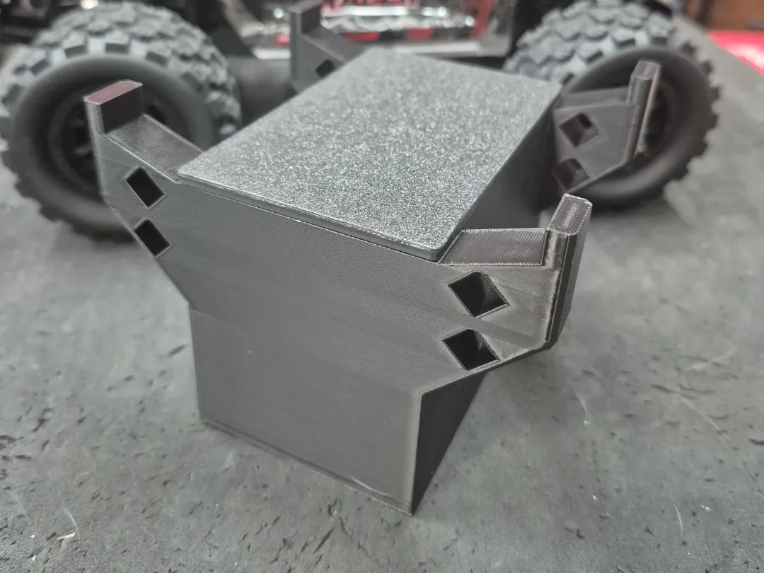 RC car stand with storage 1/18 and 1/16 - Free 3D Print Model - MakerWorld