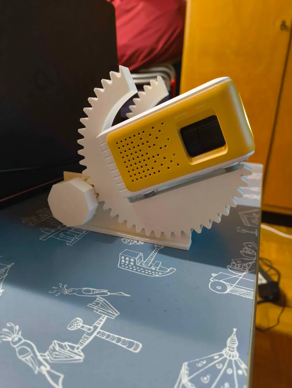 [old] Projector Angle Adjuster YOTON Mini Beamer - Free 3D Print Model ...