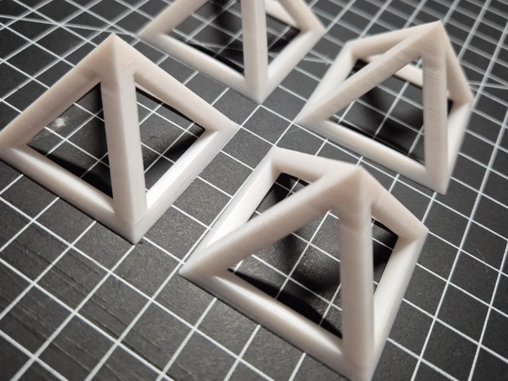 Oil - / Painter's pyramid by BadUnitato - MakerWorld