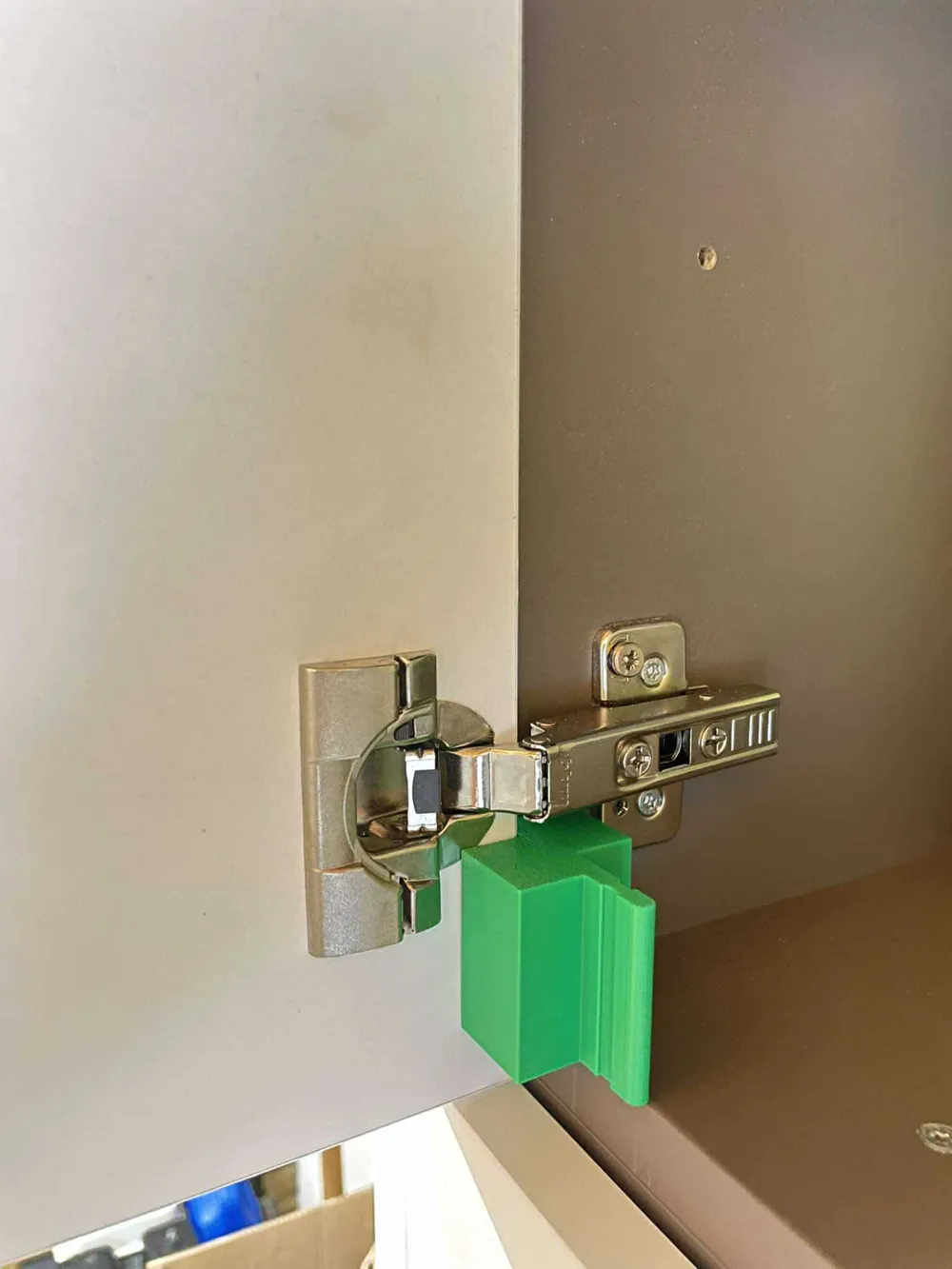 Blum hinge mount jig screwable by SIDMakerWorld: Download Free 3D Models