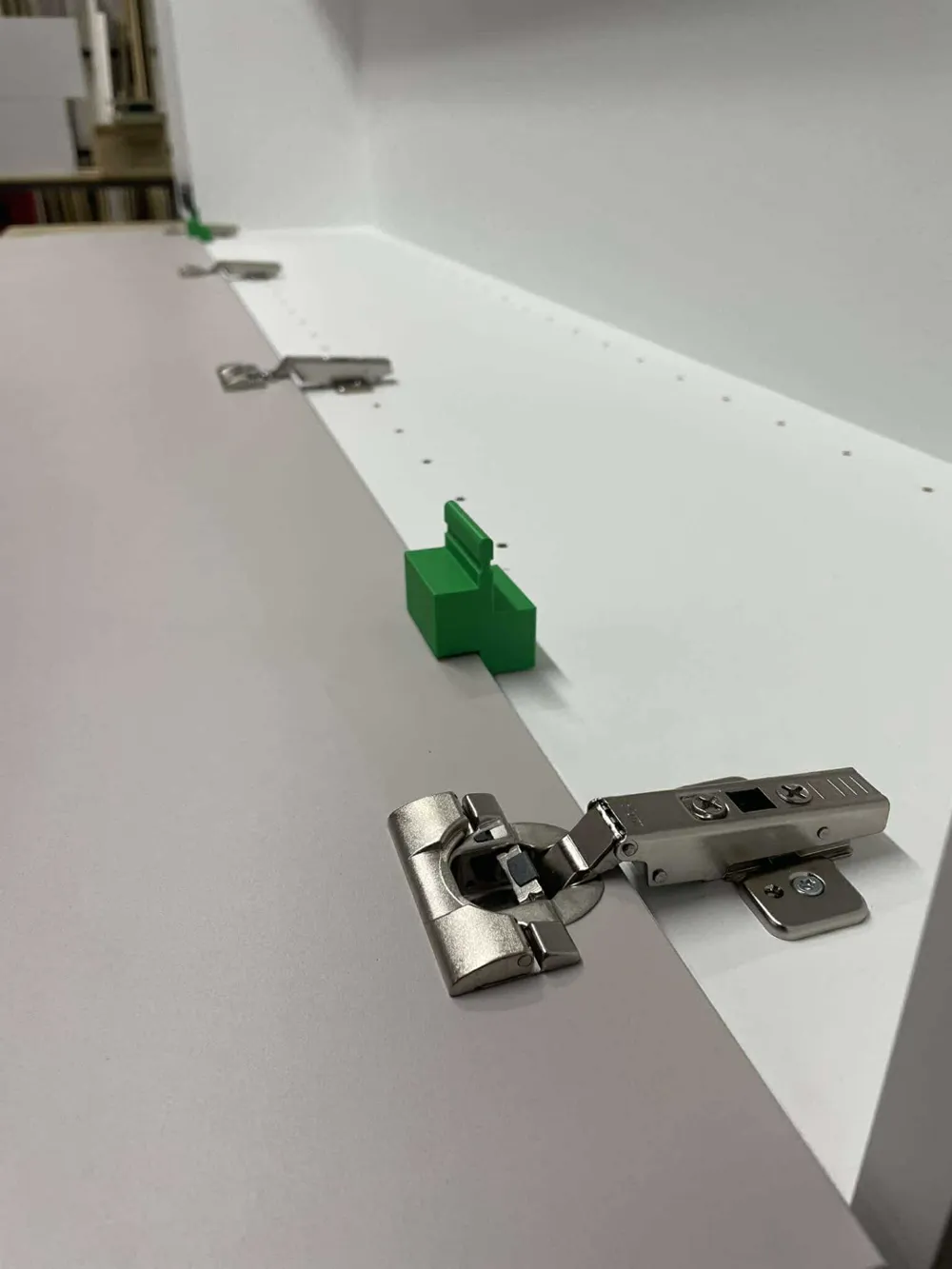 Blum hinge mount jig screwable by SID - MakerWorld