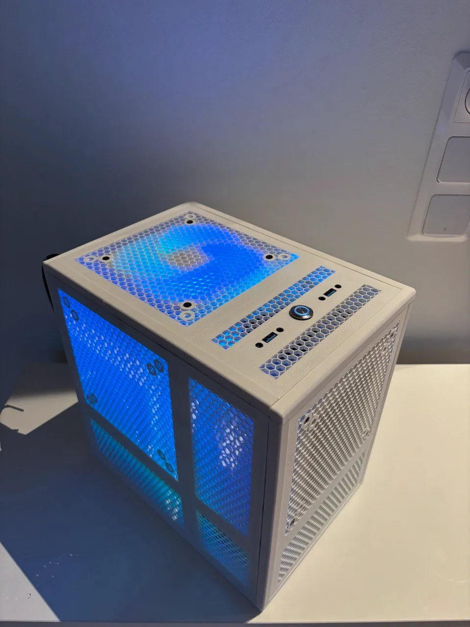 Compact Mini-ITX Computer Case by waagbo MakerWorld: Download Free 3D ...