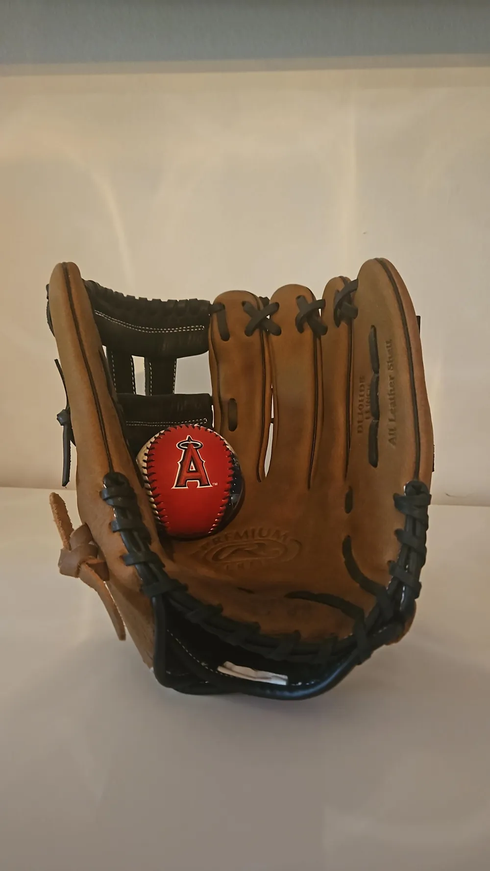 Baseball glove stand - Free 3D Print Model - MakerWorld