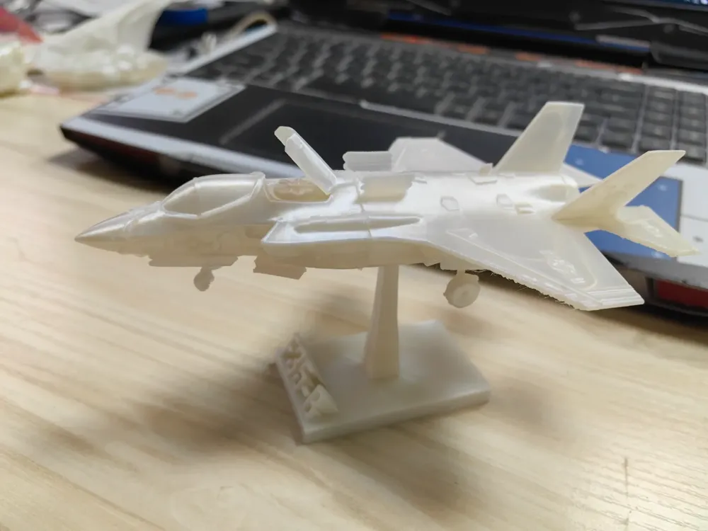 F-35B Vertical Take-Off and Landing, Ultra-Detailed Collector's Edition ...