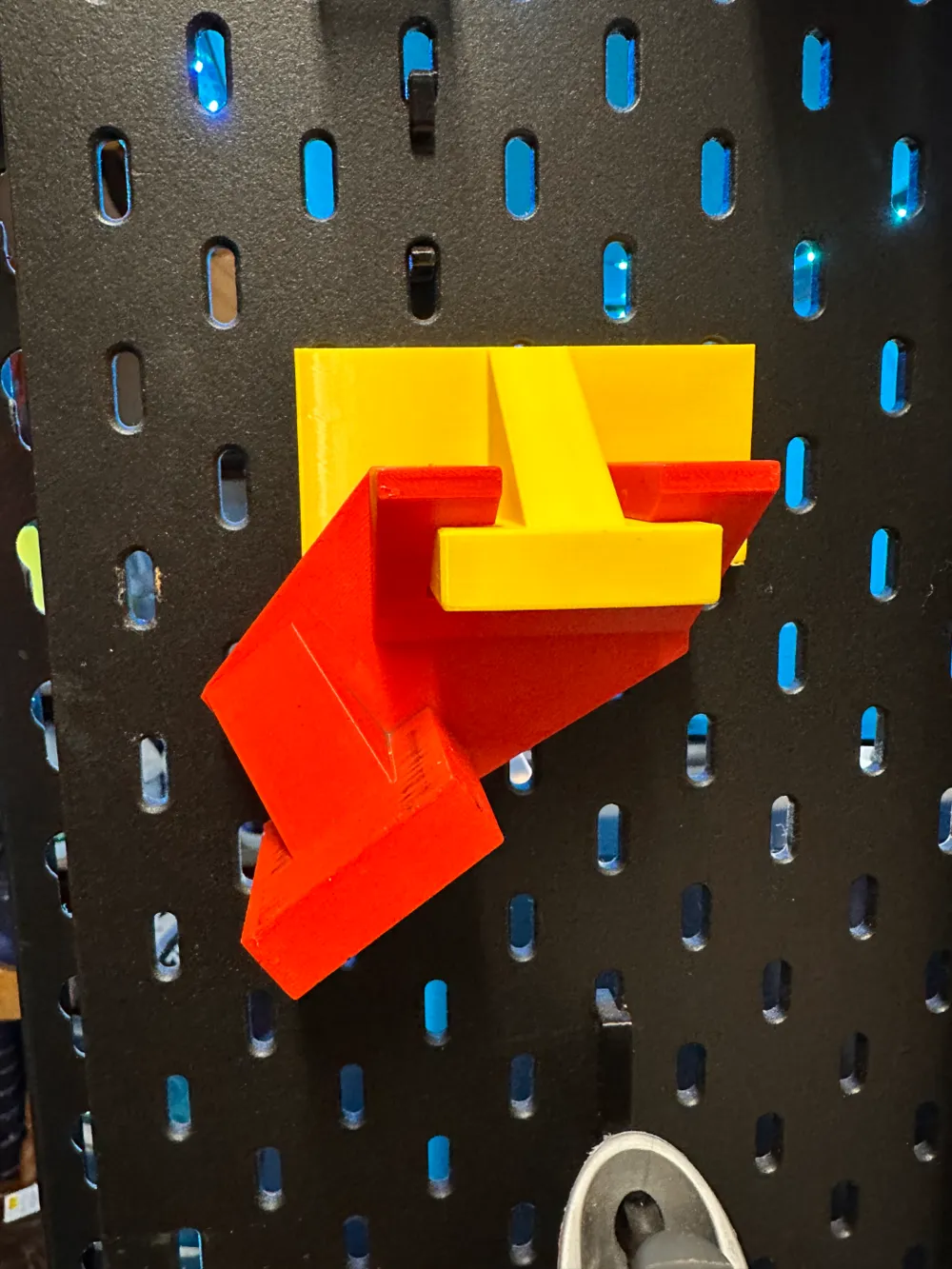 Skadis Saturn 4 Ultra Drip Mount by Creative Dimensional Designs - MakerWorld