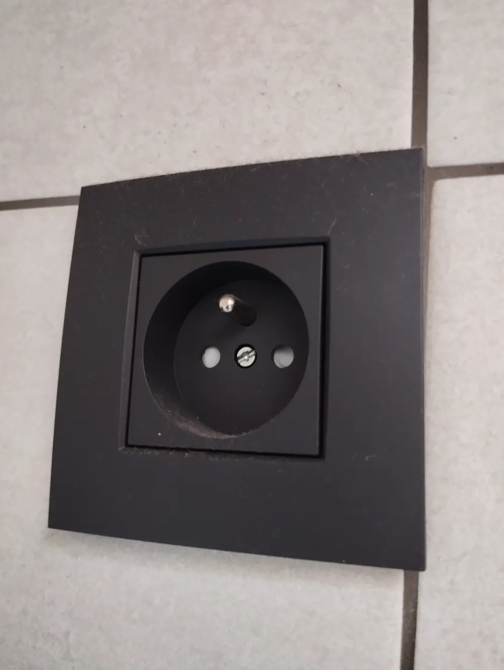 Cache prise électrique (EU) Niko by minivanbuzz - MakerWorld