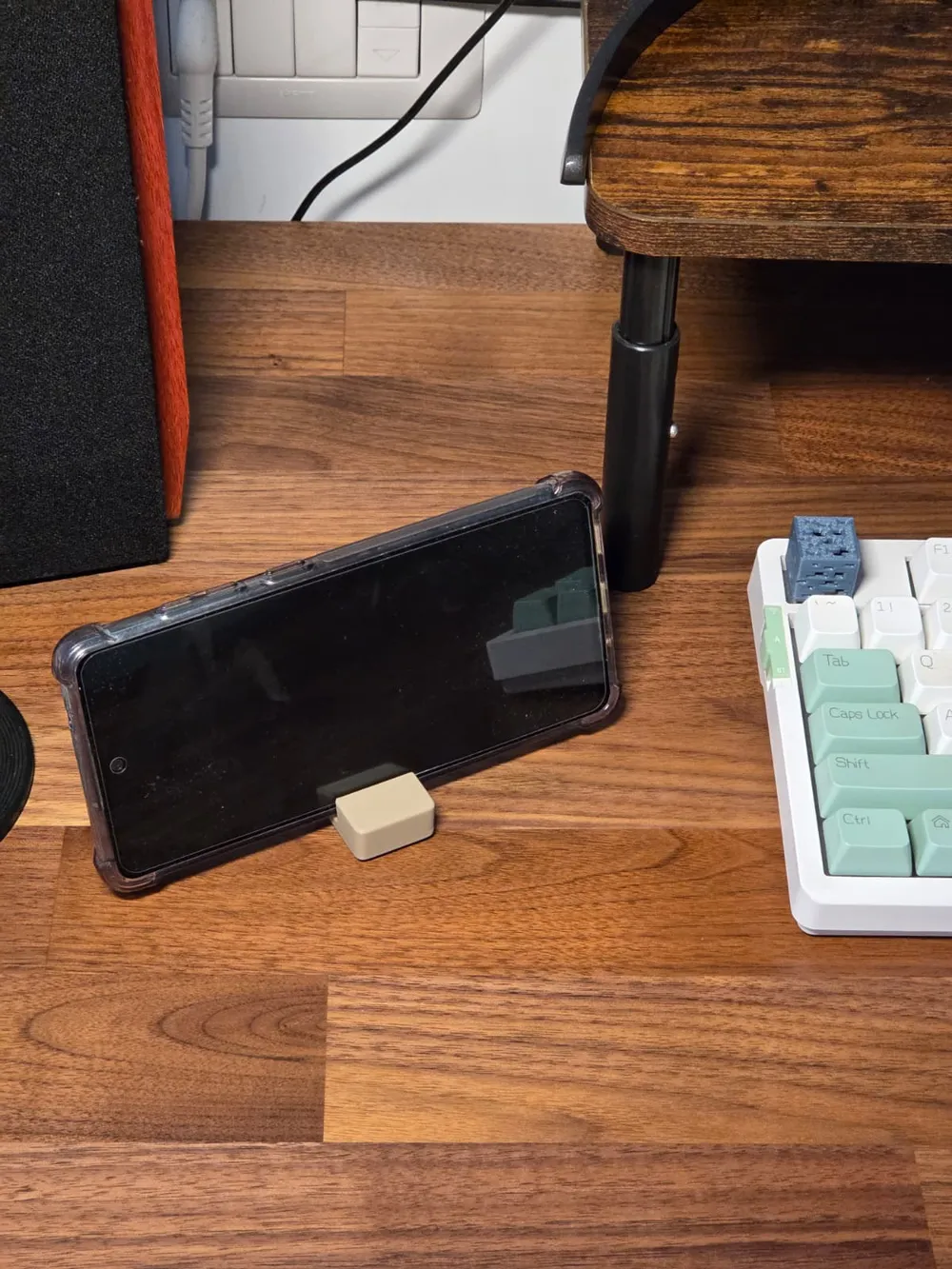 Compact phone stand - Free 3D Print Model - MakerWorld