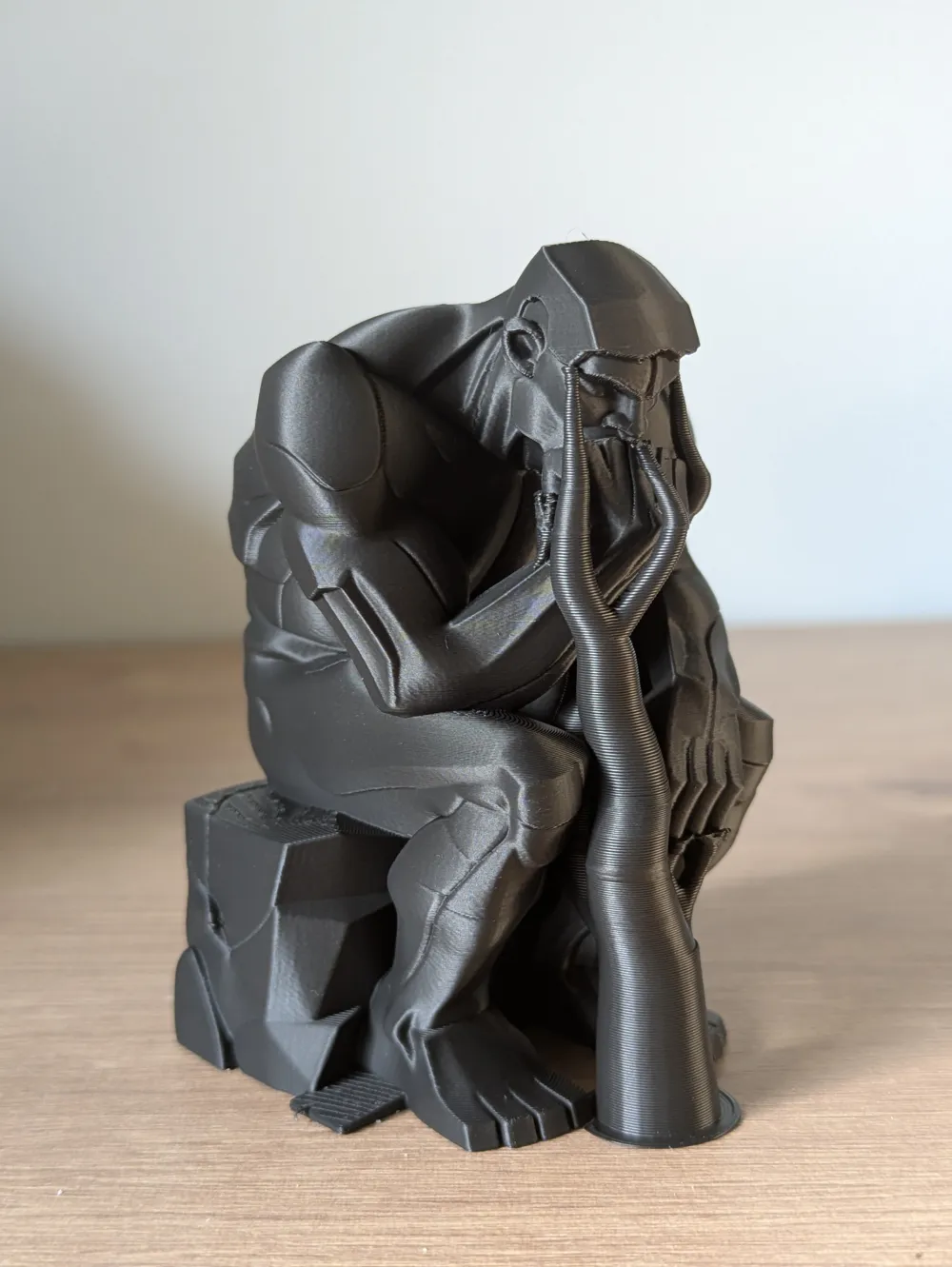 El Pensador Colosal por Volfera MakerWorld: Descarga Modelos 3D Gratuitos