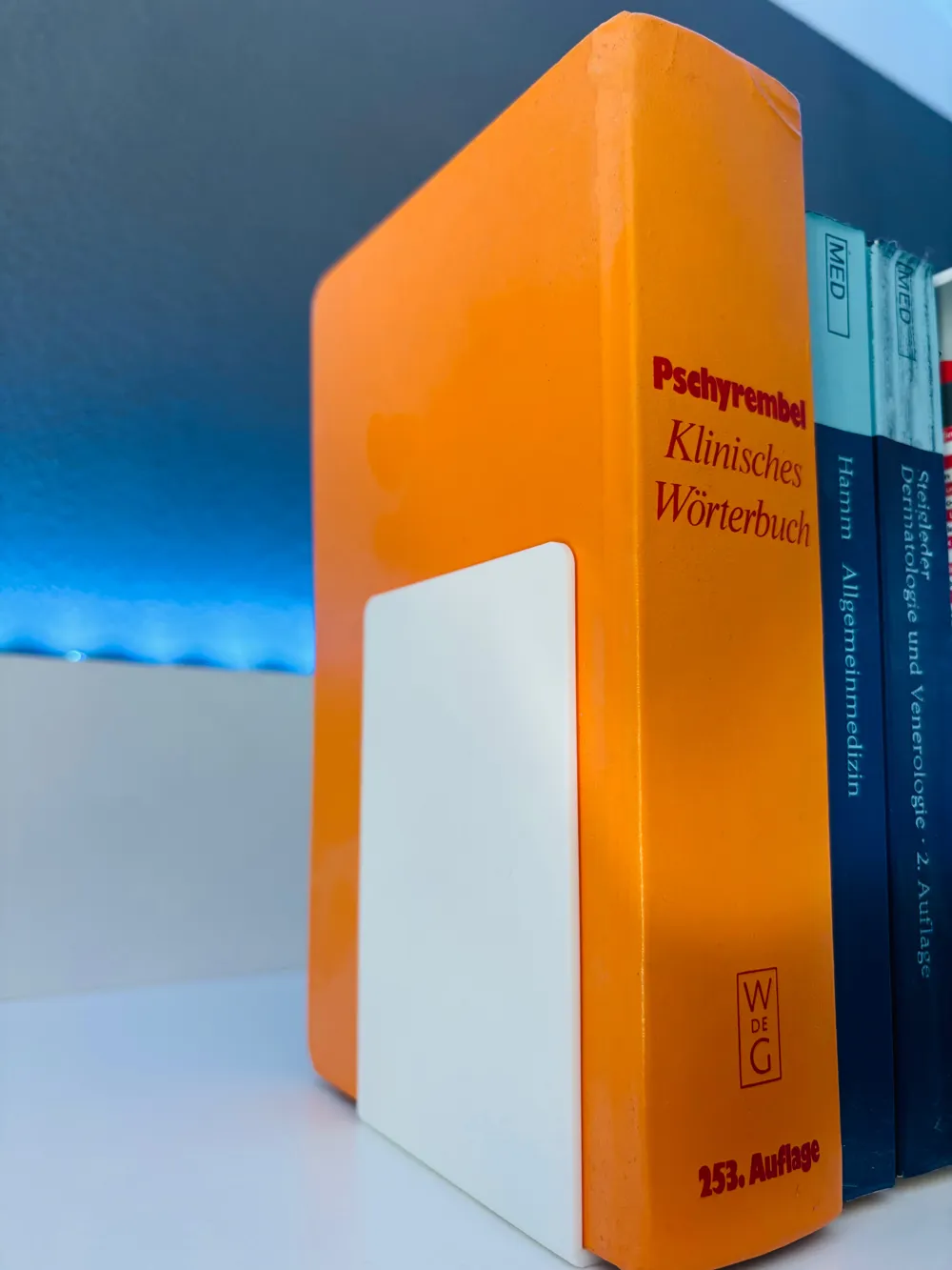 BOOKEND / BOOKEND - Free 3D Print Model - MakerWorld
