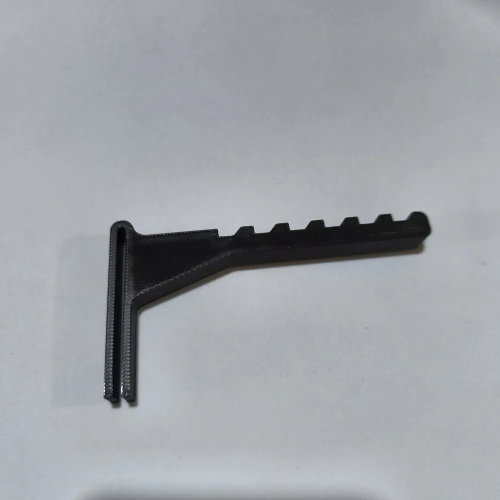 Keychain holder for mesh displays by Kchel MakerWorld: Download Free 3D ...