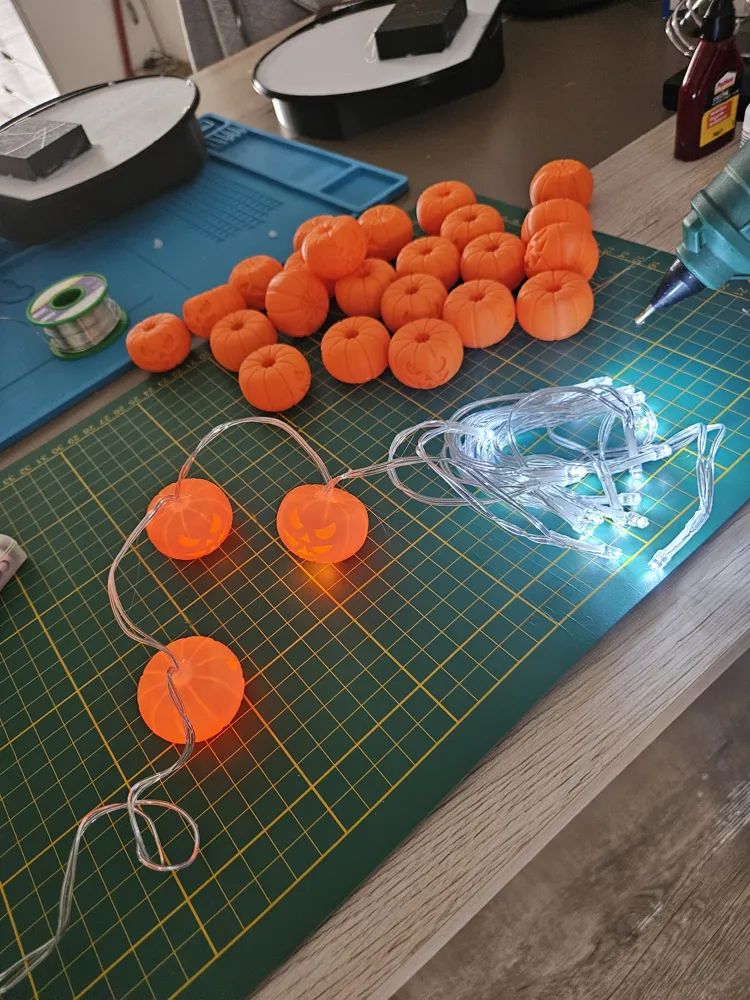 Pumpkin String Lights - Free 3D Print Model - MakerWorld