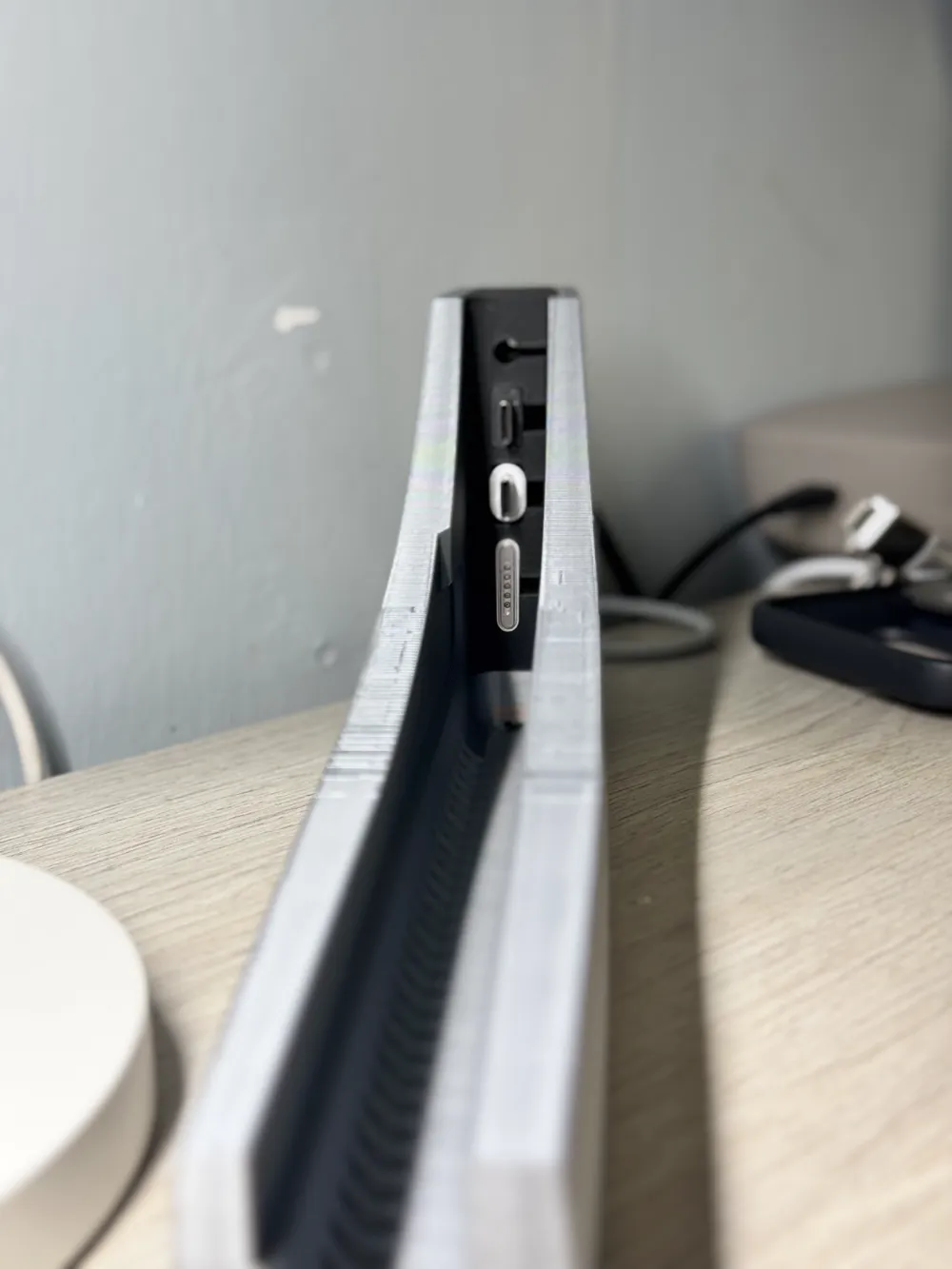 Macbook Pro 16in Docking Station Stand by Hermz - MakerWorld