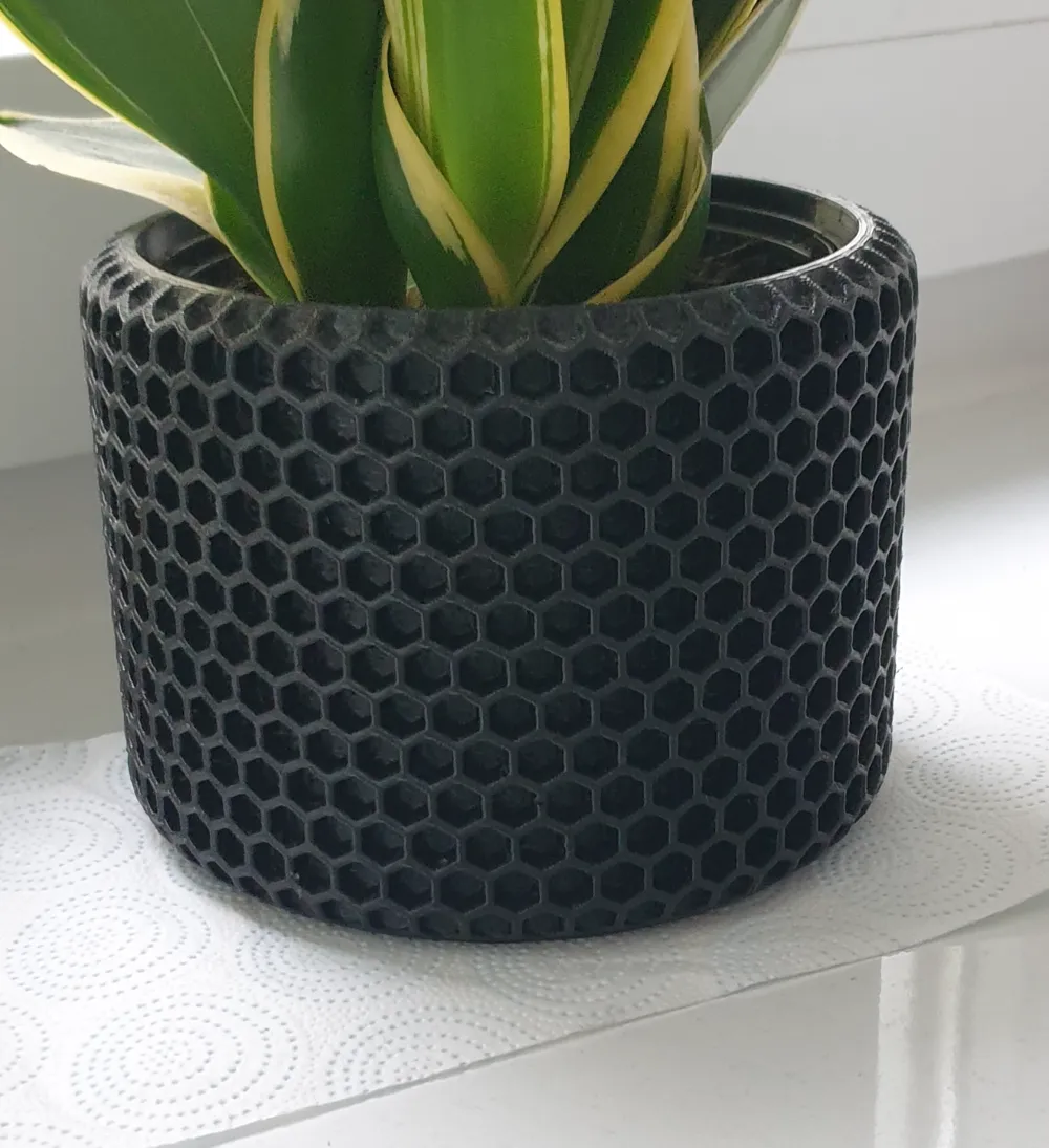 Solid plant pot with hex pattern by rafo25 MakerWorld: Download Free 3D ...