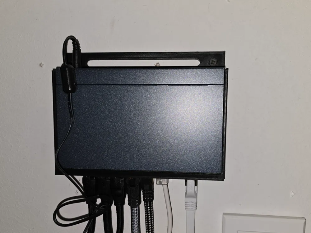 TP-Link SG108 Switch Wall-Mount by Dominik R MakerWorld: Download Free ...