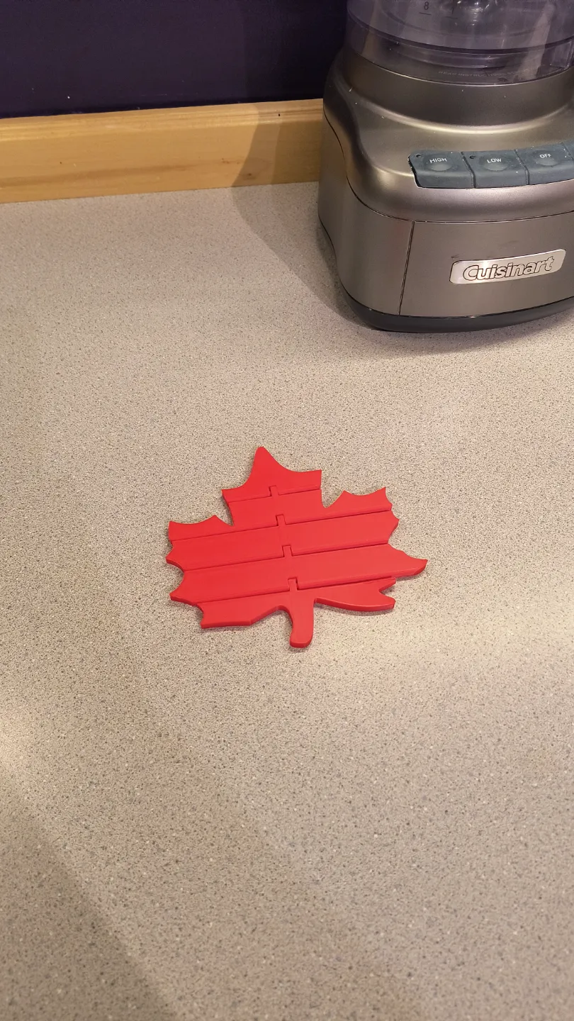 Articulated Canada Maple Leaf Coaster by Xavier Rhynold-Dobie - MakerWorld