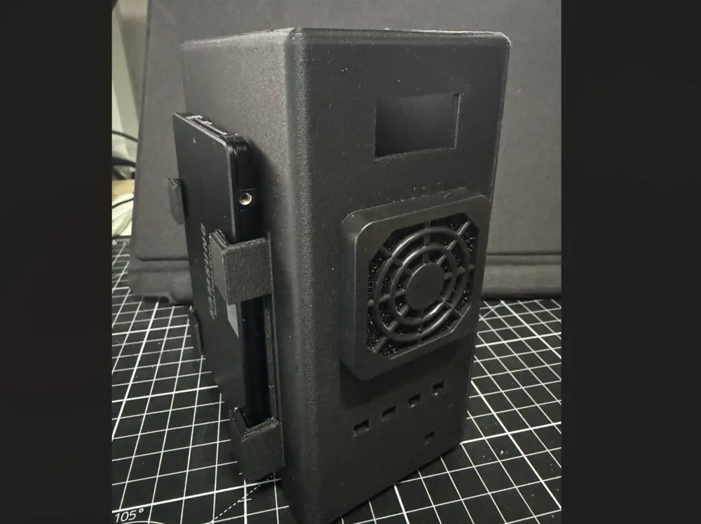 Raspberry Pi 5 NAS Enclosure + Display + ext. SSD Remixed by MadDom ...