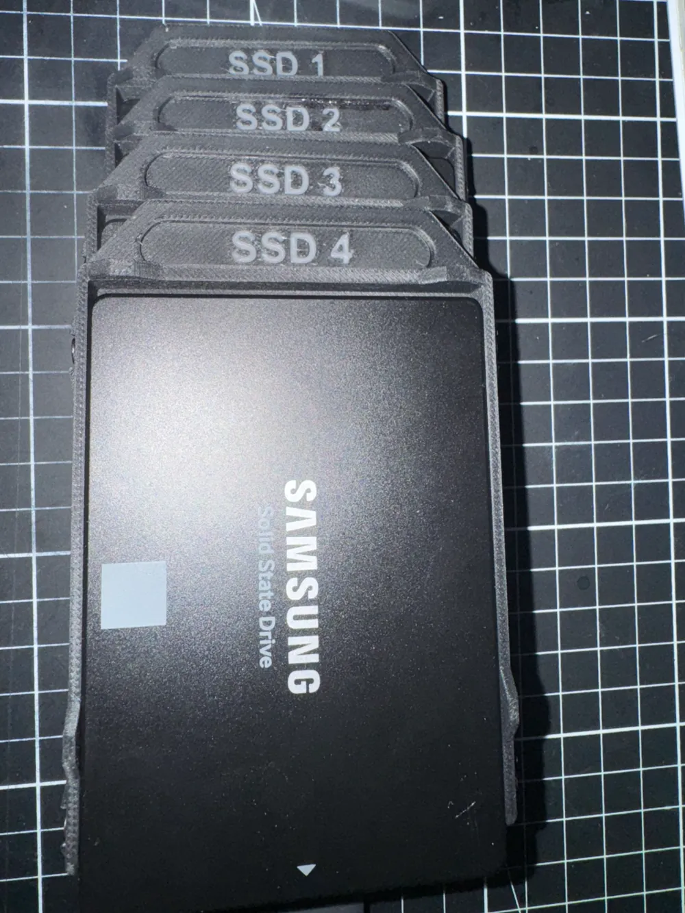 Raspberry Pi 5 NAS Enclosure + Display + ext. SSD Remixed by MadDom ...