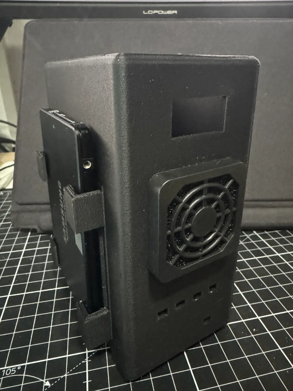 Raspberry Pi 5 NAS Enclosure + Display + ext. SSD Remixed by MadDom ...