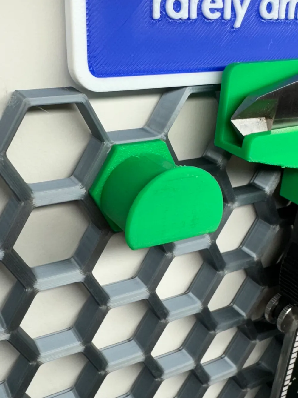 Scissor Hook for Honeycomb Storage Wall HSW System by Whimsii3D - MakerWorld