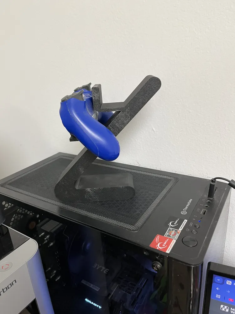 Controller stand by KlemiMakerWorld: Download Free 3D Models