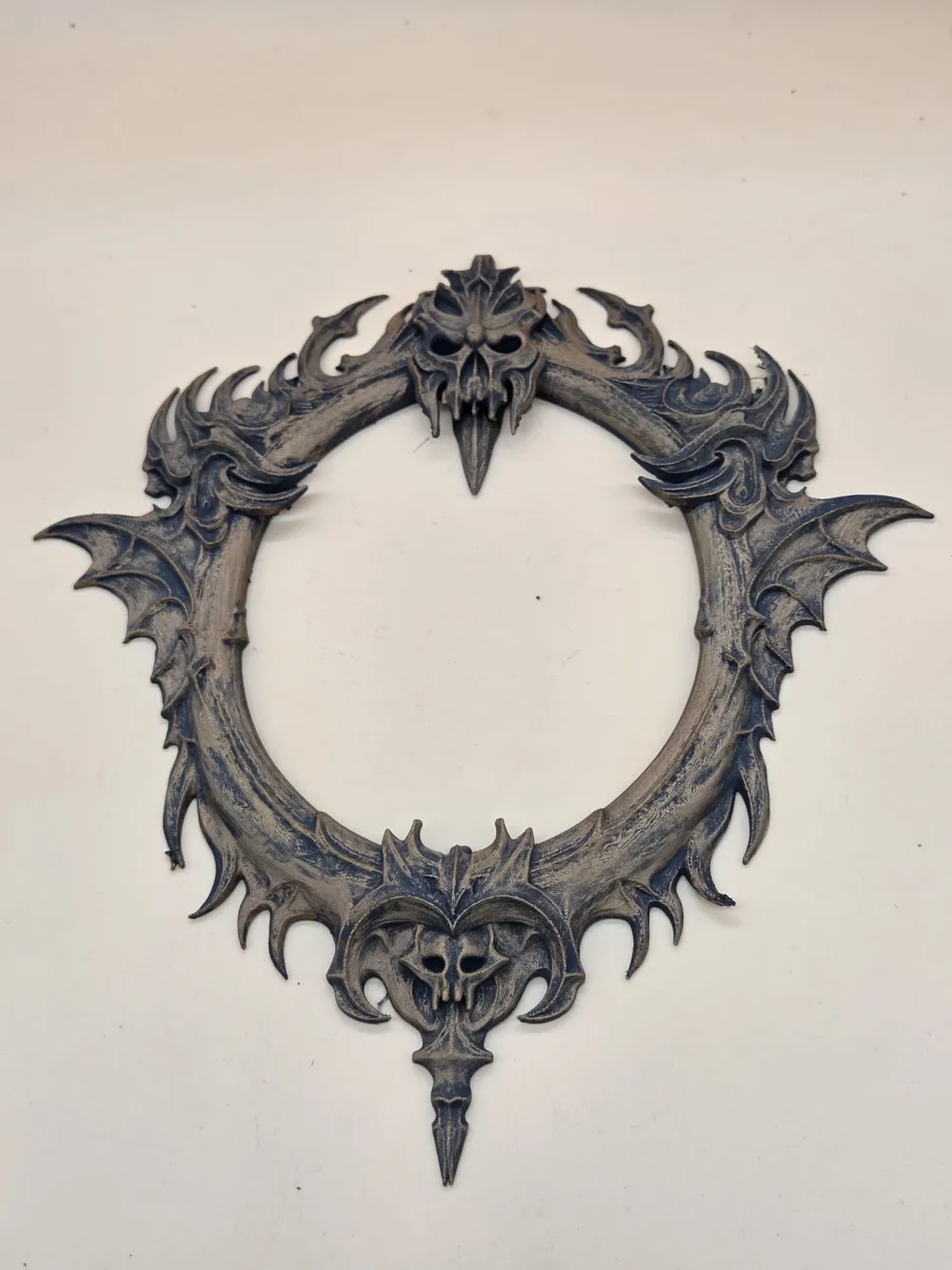 Marco de Calavera Gótica – Corona Demoníaca Decorativa - Modelo de ...