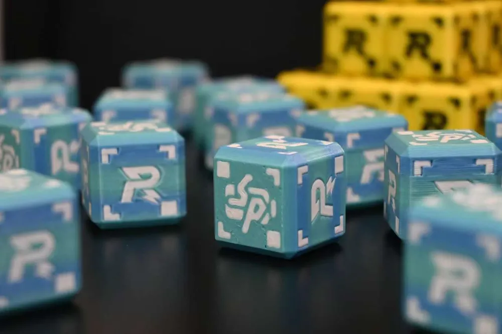 RoboMaster机甲大师 矿石周边（自行填色去除队徽图案） 来自 Amooos MakerWorld：免费下载 3D 模型