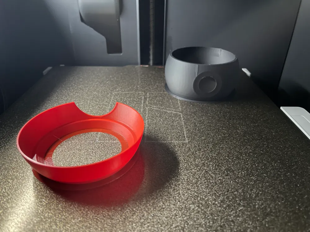 Pokeball flower pot by LP_Melzner - MakerWorld