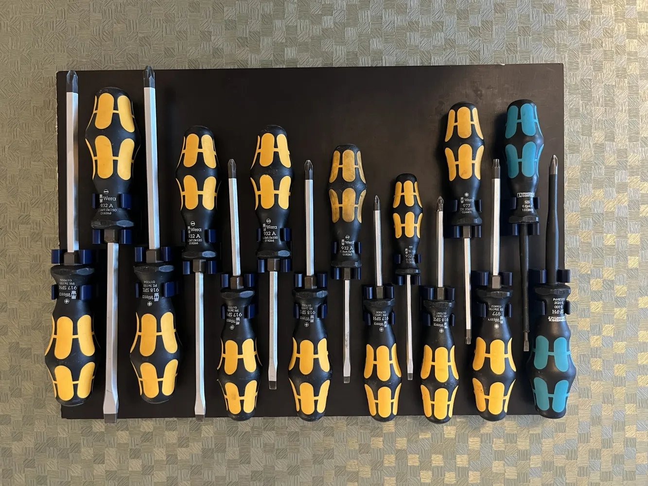Screwdriver Holder – Wera & Phoenix Contact by Pieter Thys MakerWorld ...