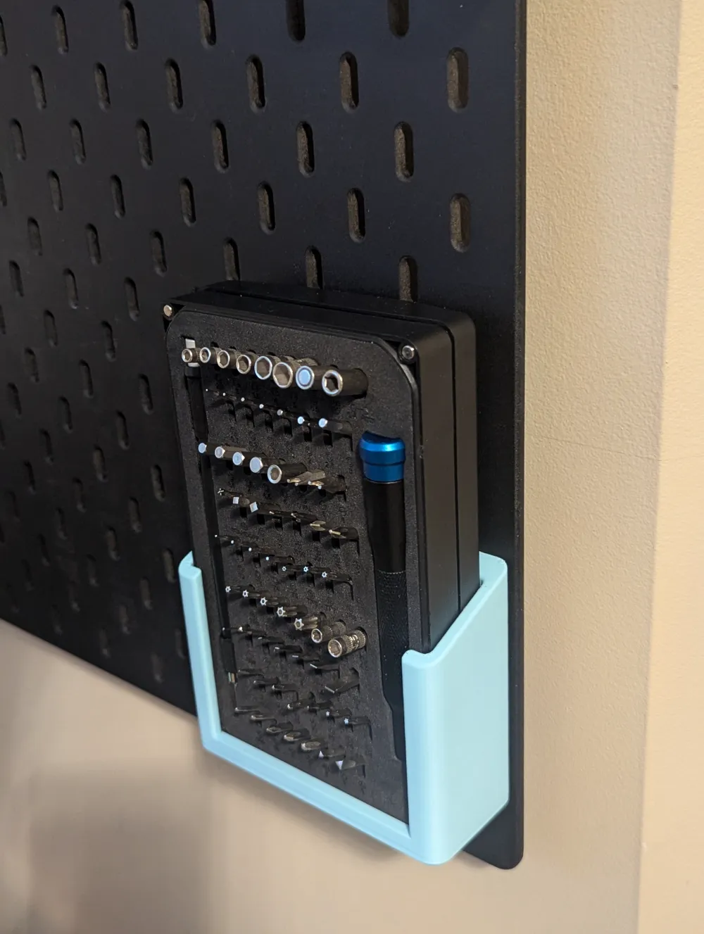 Skadis iFixit Mako Holder w/lid - T-Nut by corad96 - MakerWorld