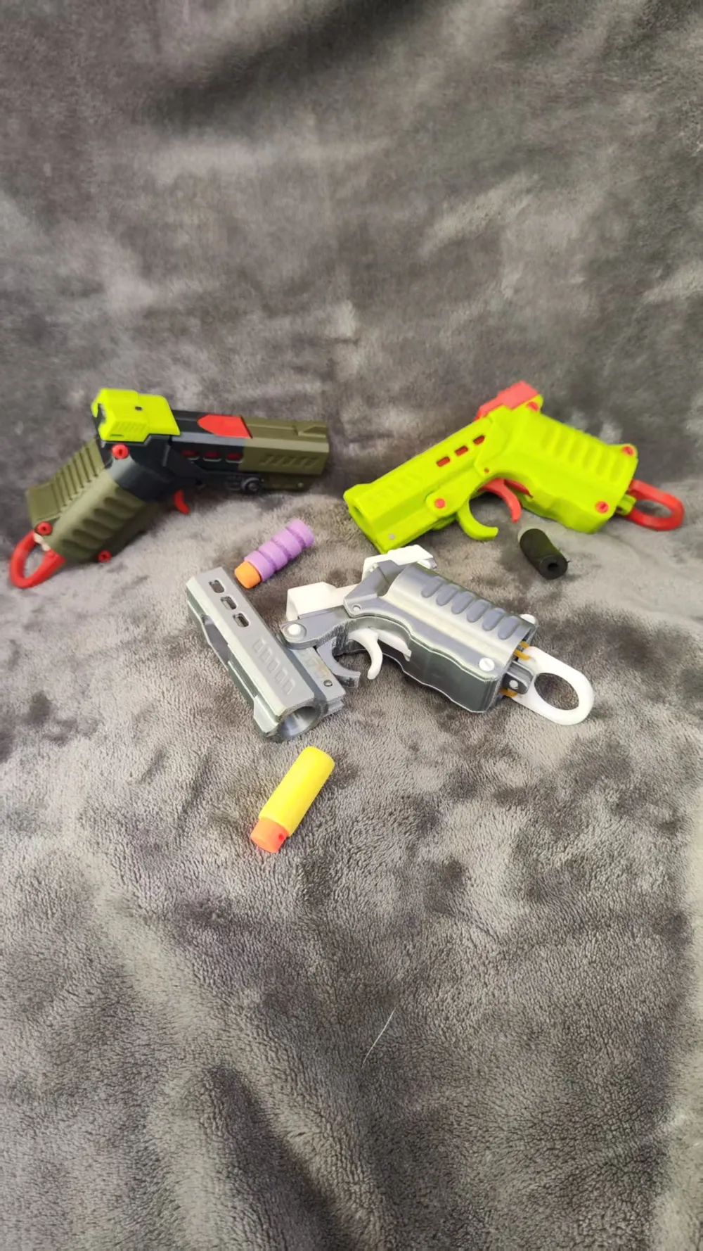 A tiny metal-free bumblebee shooter toy by Max_one MakerWorld: Download ...