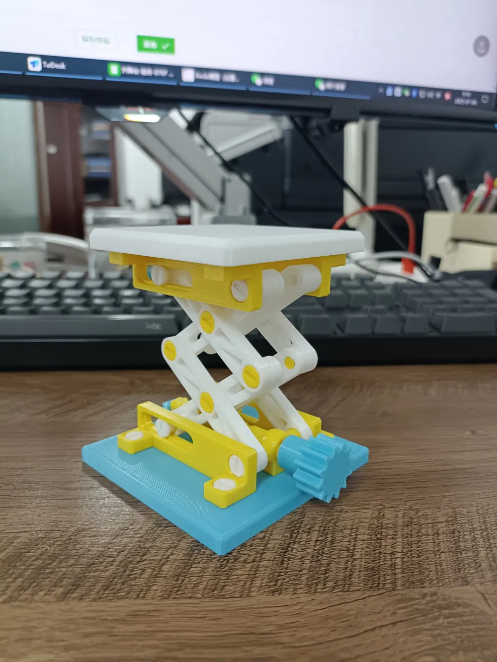 Mechanical Lift Platform by icebox MakerWorld: Download Free 3D Models