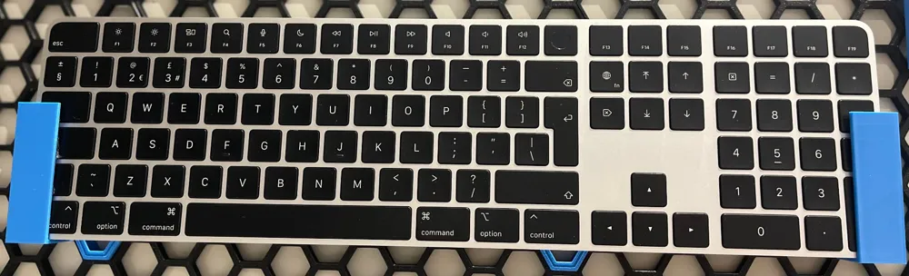 Apple Keyboard Corners for Honeycomb Wall | HSW by MajestiK - MakerWorld