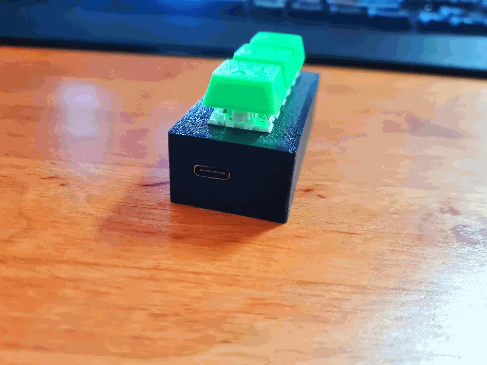 Customizable DIY macro keyboard RGB backlit USB C by Molodos - MakerWorld