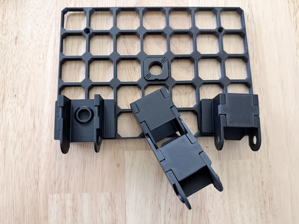 Opengrid for Magnetic Standing Desk Cable Chain - Free 3D Print Model ...