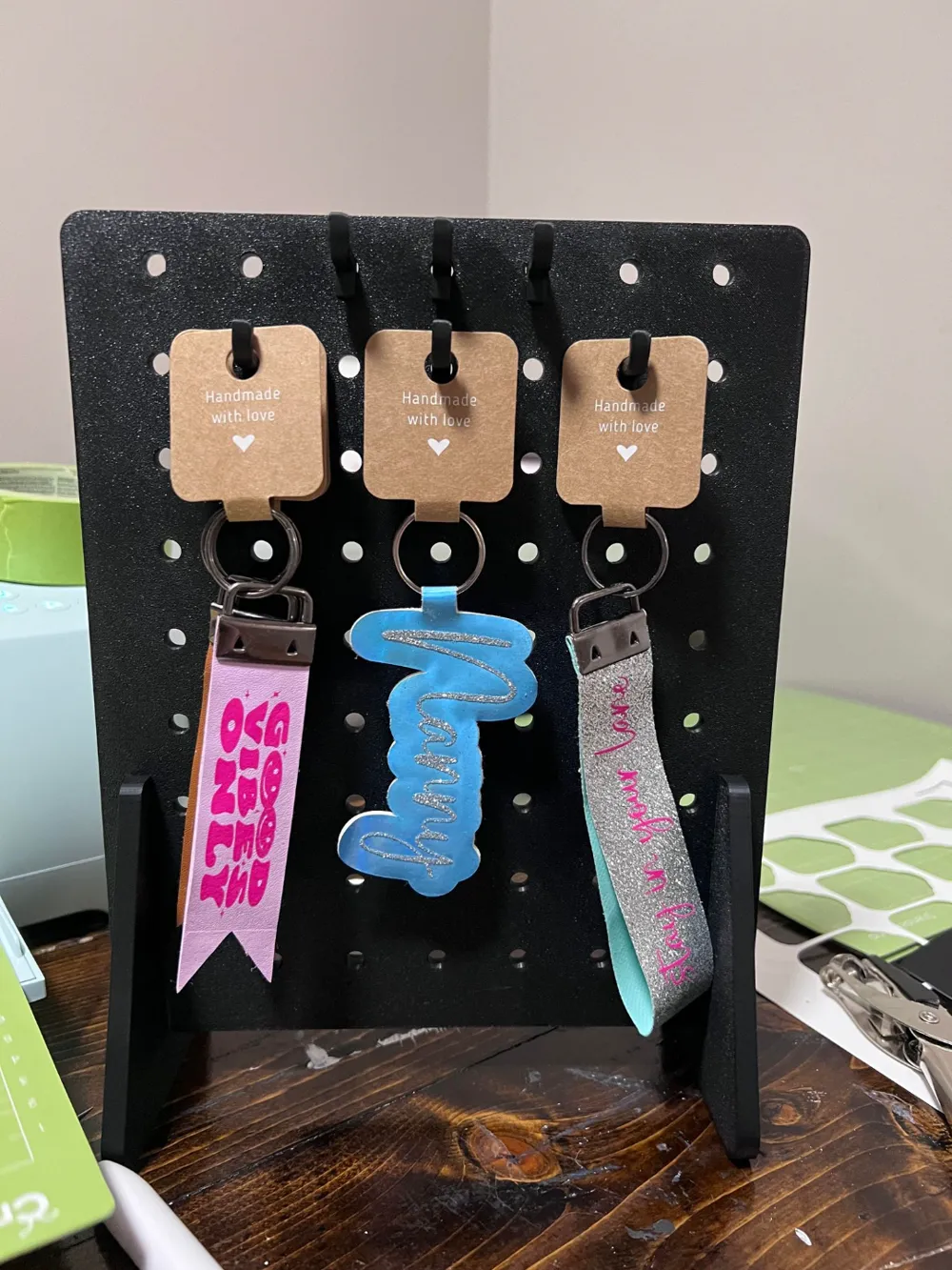 Pegboard Stand by Vixvvo 3D - MakerWorld