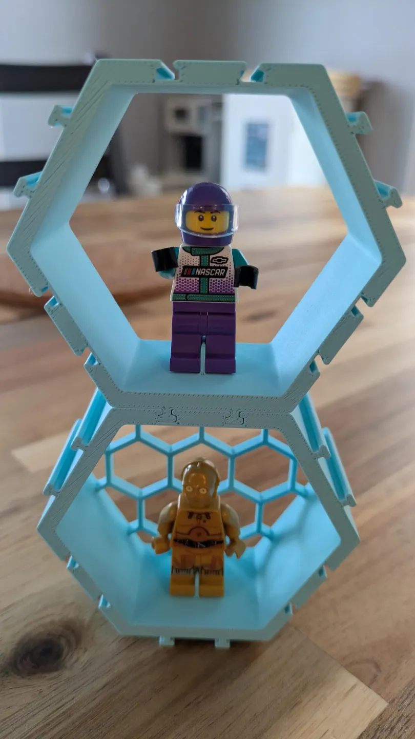 6 minifigures display - hexagonal by Genepi MakerWorld: Download Free 3D Models