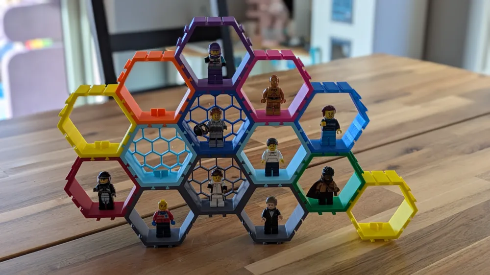 Legos 6 minifigures display - hexagonal by Genepi - MakerWorld