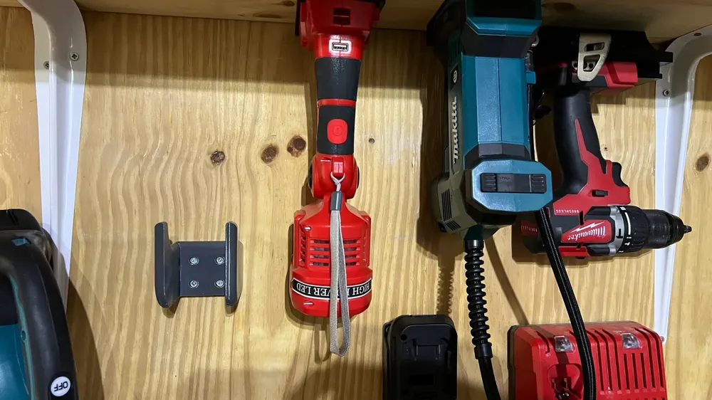 Makita reciprocating saw mount by bazwolff - MakerWorld