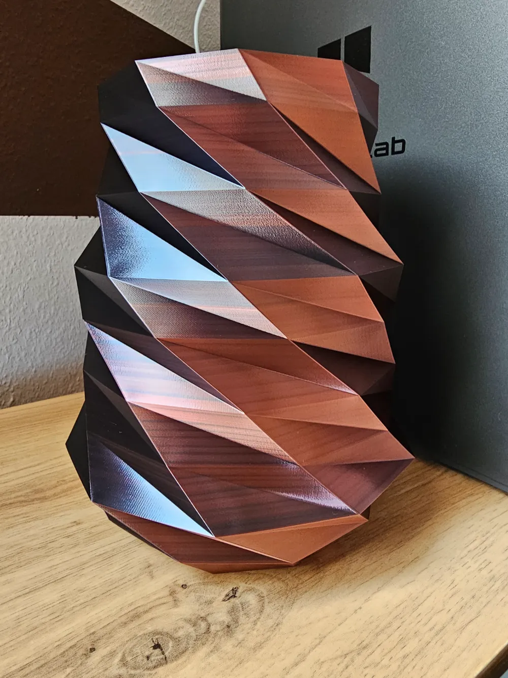 Low-Poly-Twist-Vase by Anniiluff - MakerWorld