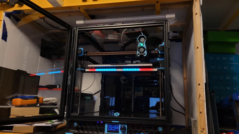 Disco & Daylight Stick mount for Voron Trident Bed by RagingRooseveltMakerWorld: Download Free ...