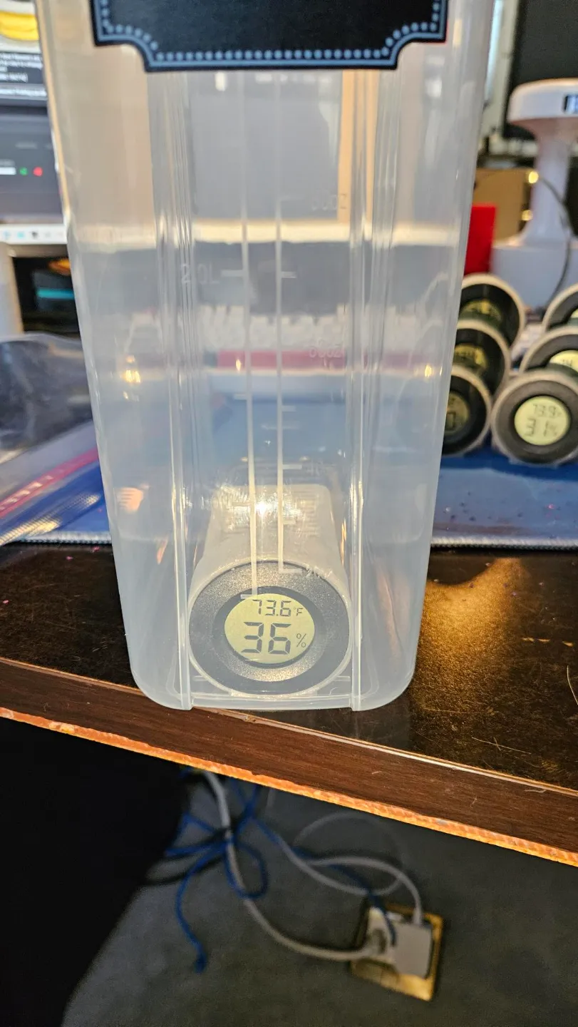 Desiccant & Hygrometer Holder for Spool Containers by Maker Dave ...