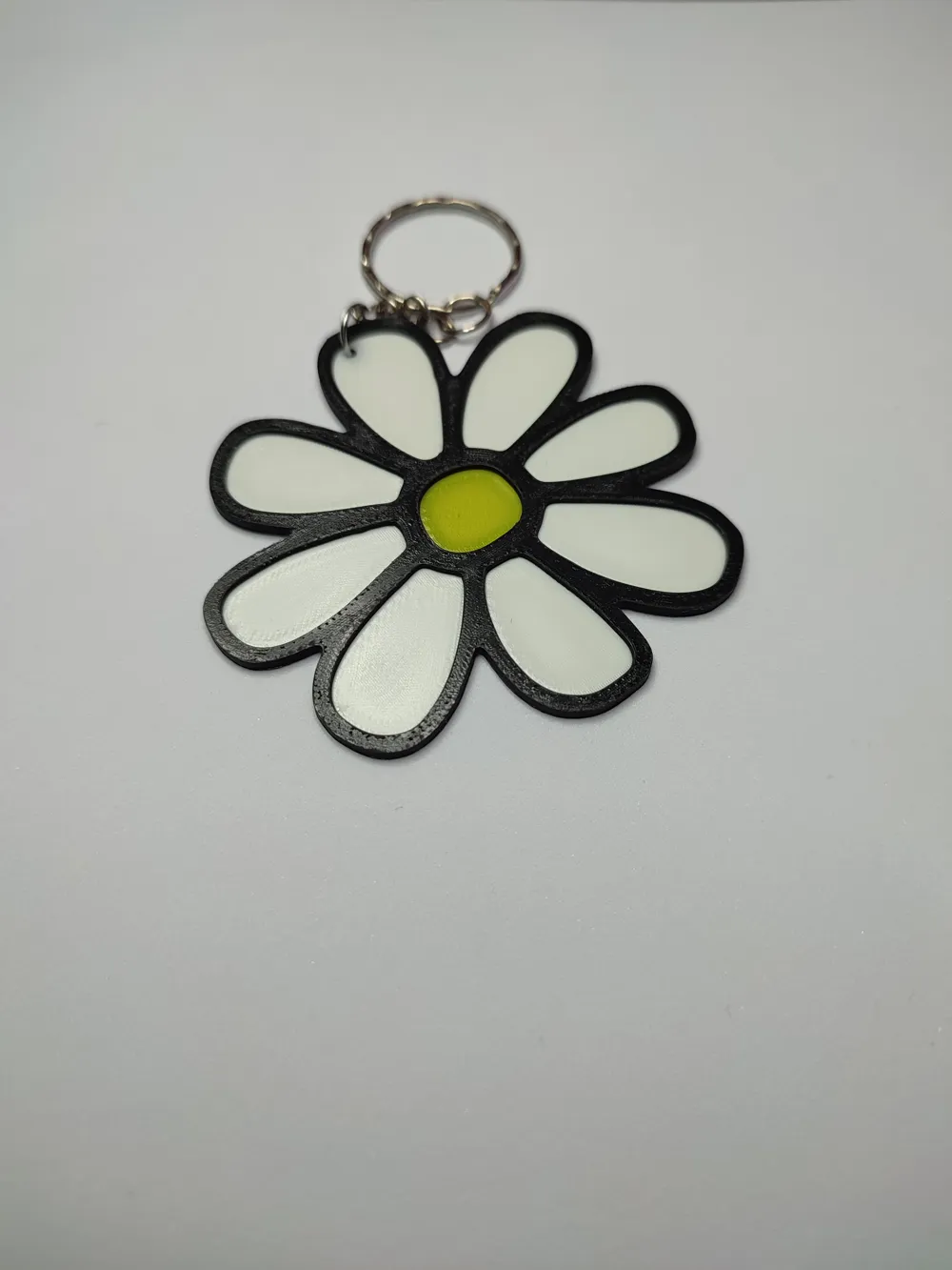 Daisy flower keychain by APC82MakerWorld: Download Free 3D Models