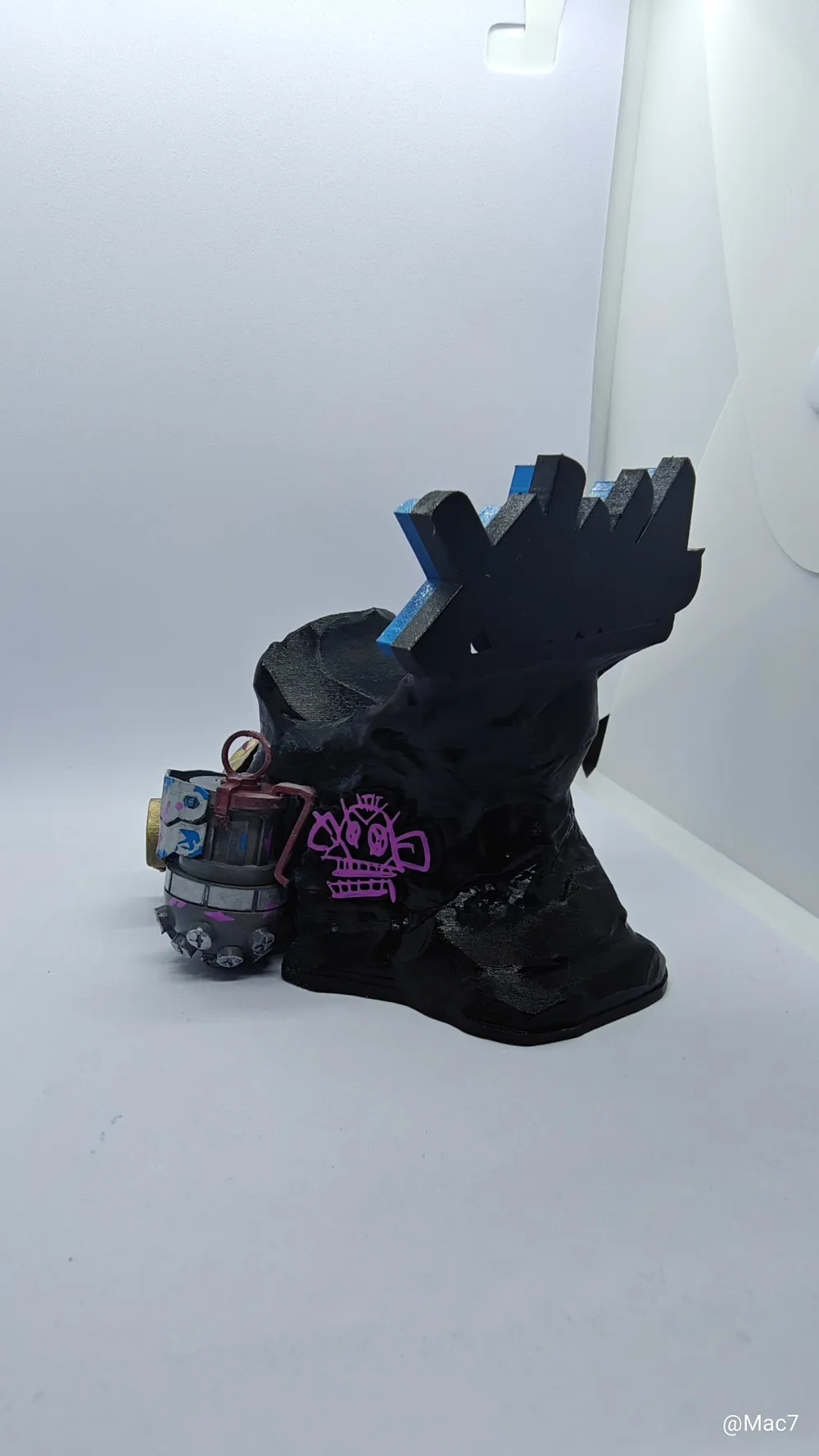 PS5/PS4/Xbox controller stand inspired by Jinx - Free 3D Print Model ...