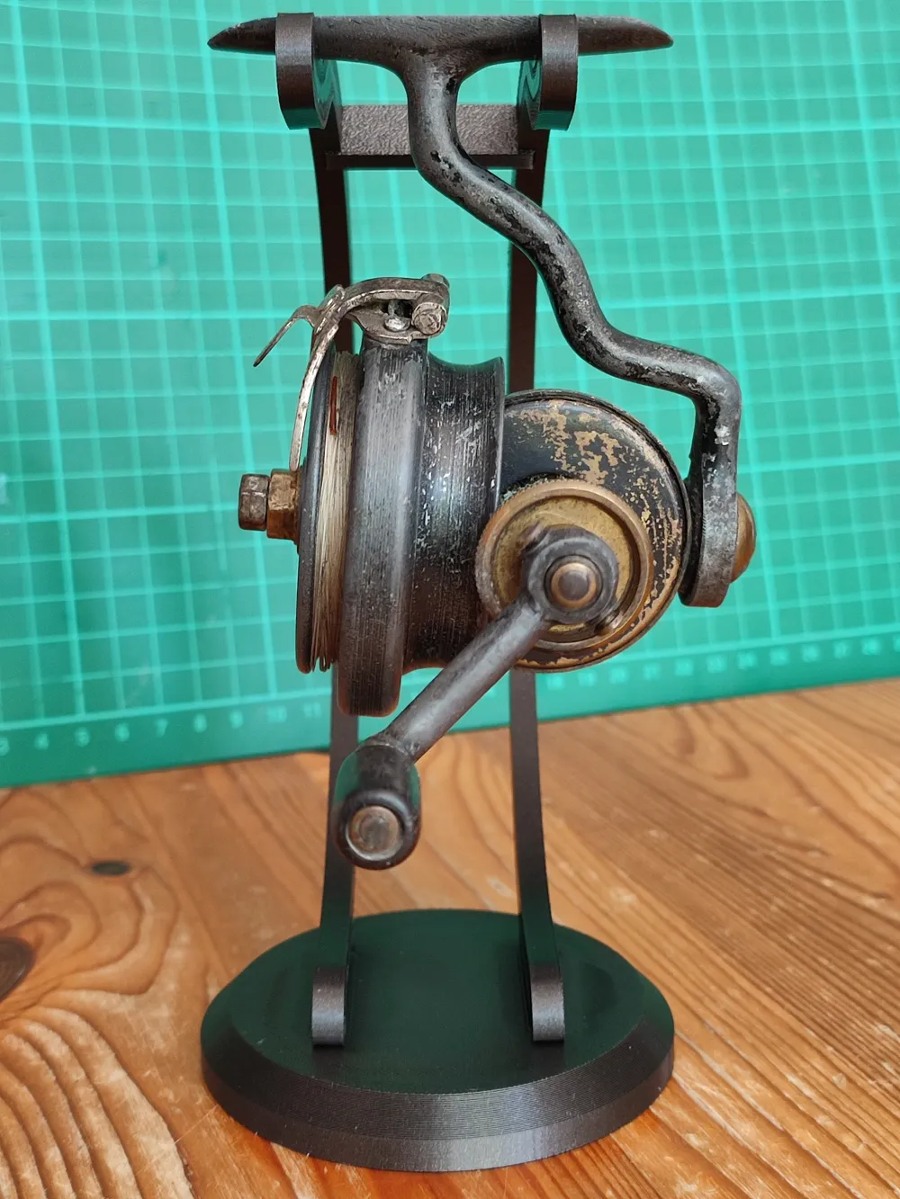 Fixed Spool/Spinning Reel Display Stand - Free 3D Print Model - MakerWorld
