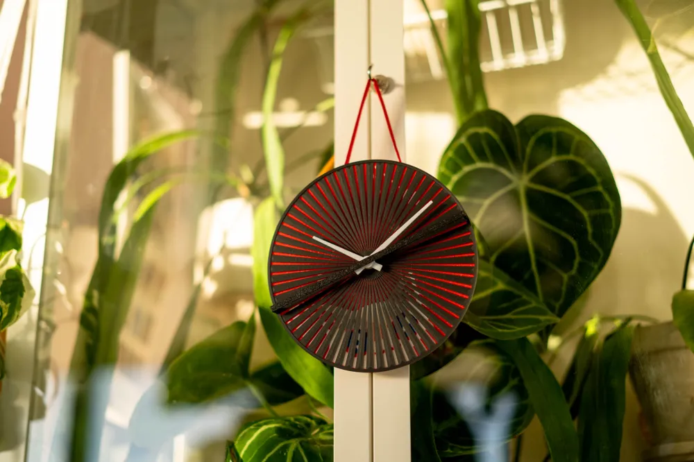 Scanimation Clock / Lenticular / Moiré Illusion by Motiform Studio ...