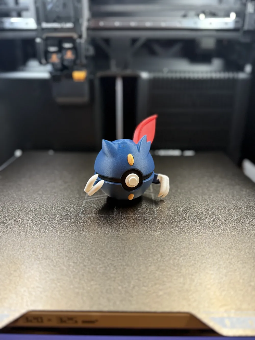 #0215 - Sneasel Pokeball - Free 3D Print Model - MakerWorld